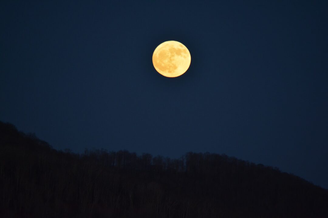 Yellow Moon Symbolism (Top 12 Meanings) - Give Me History